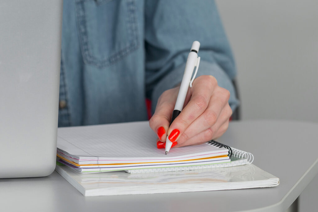 How To Write An Editor's Note At The End Of A Press Release